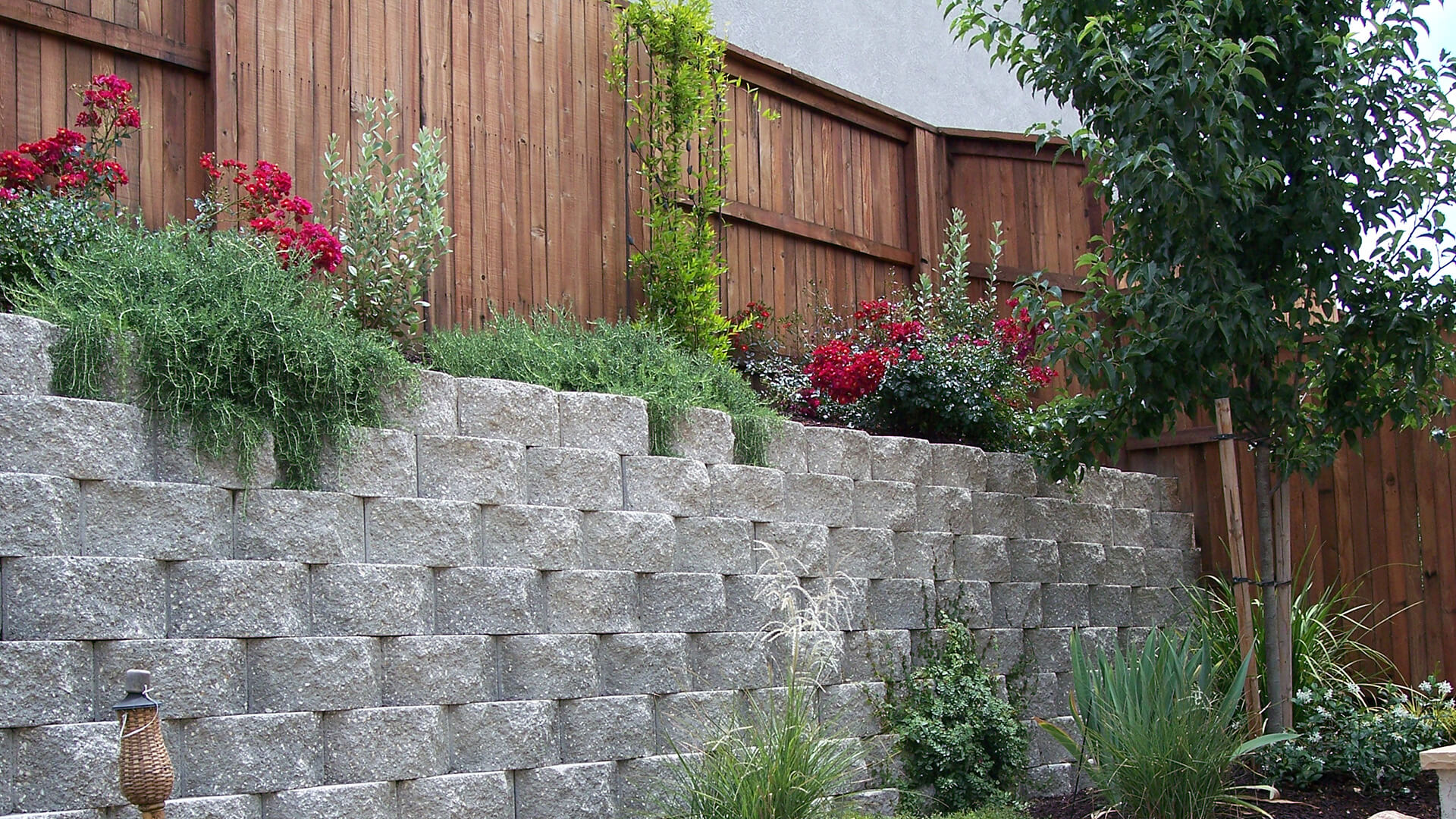 Lavish Gardens Landscape | Making the Most of Lighting and Seasonal ...